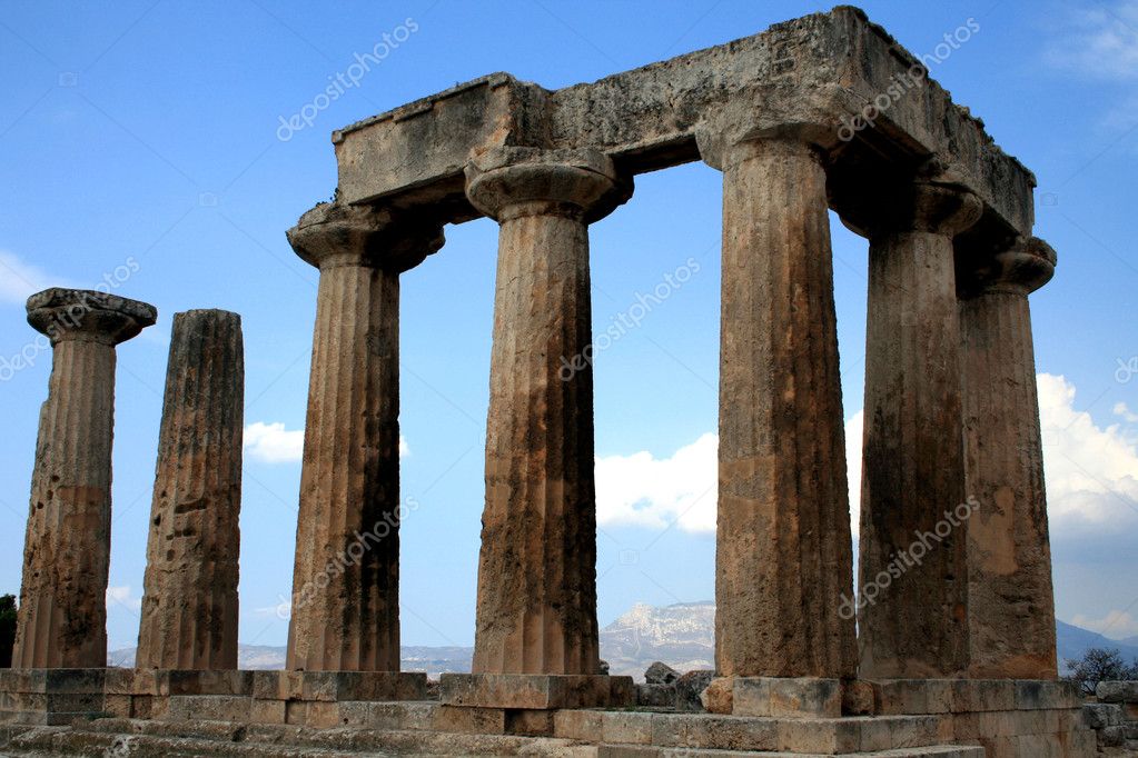 Świątynia Apolla w starożytny Korynt — Zdjęcie stockowe © alexalexl ...
