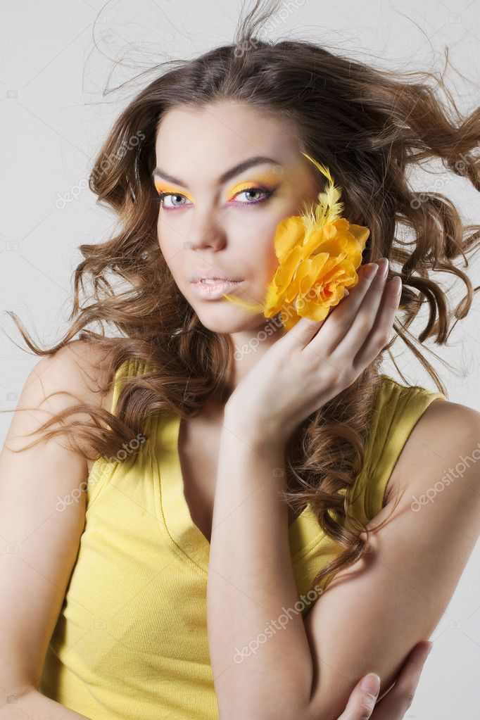 Modelo de moda posando con rosa — Foto de stock #2185230 © krivenko