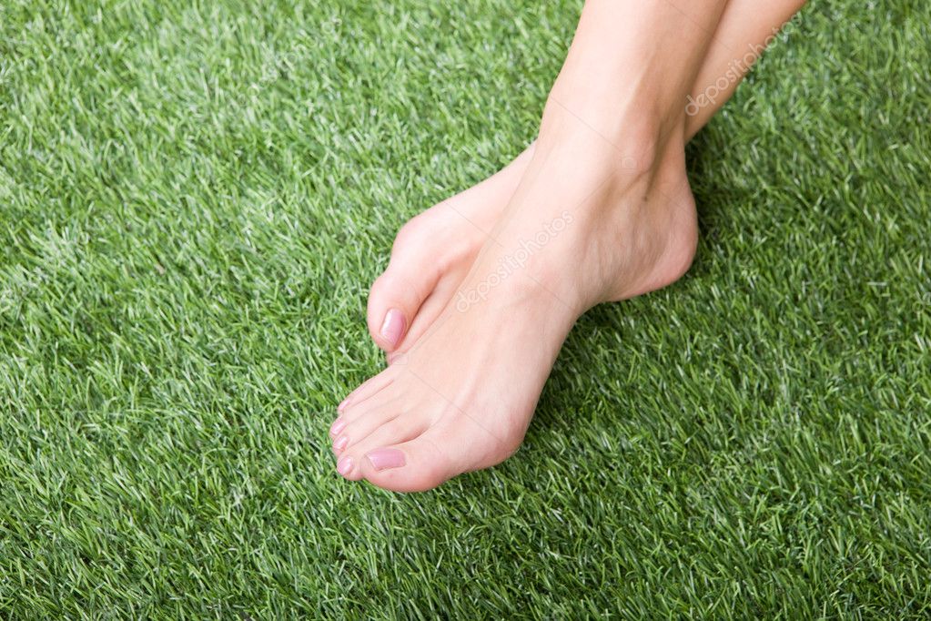 Beautiful slim female feet on grass — Stock Photo © svyatoslavlipik ...