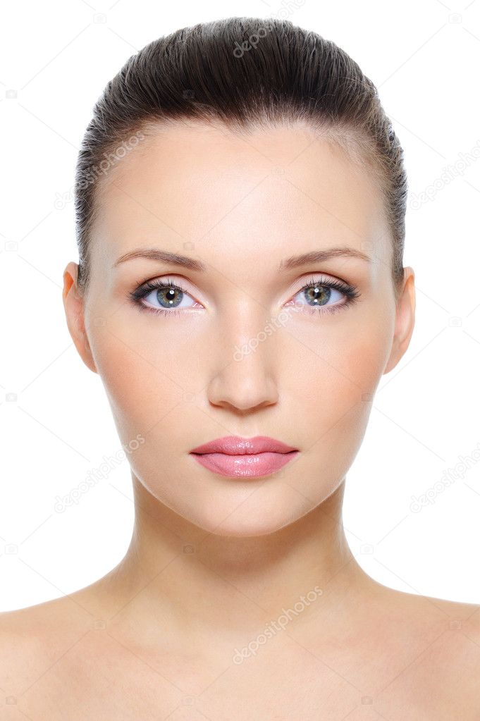 Retrato de un rostro femenino joven belleza — Foto stock © valuavitaly ...
