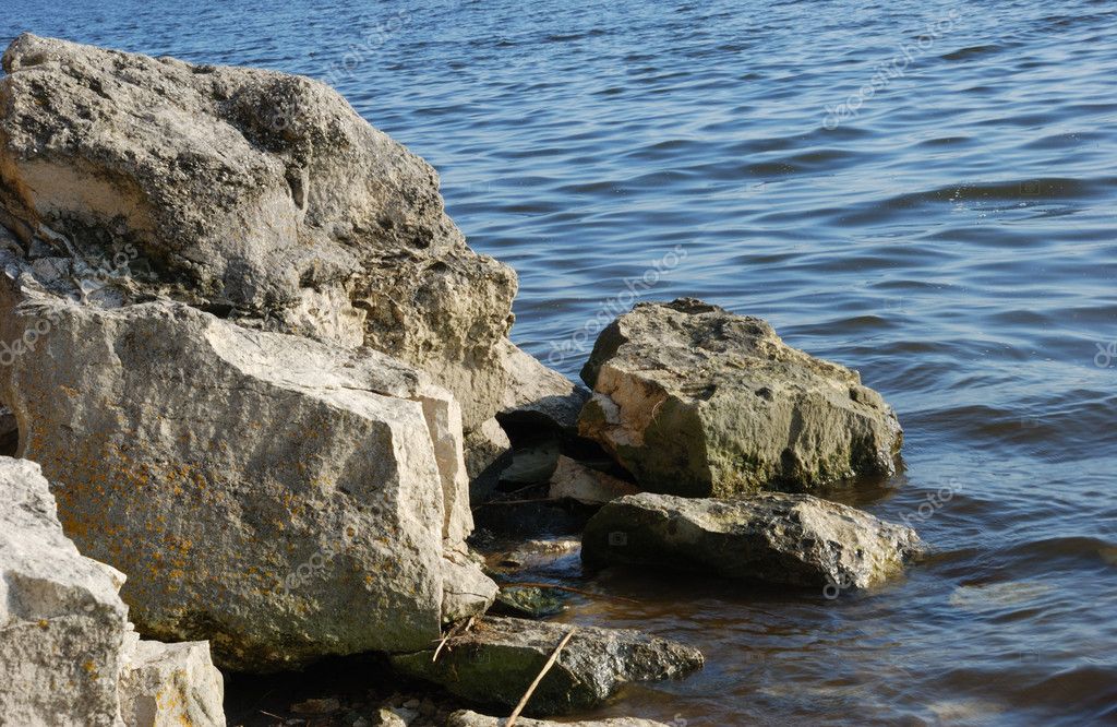 Rock in sea waves — Stock Photo © VVDude #1682966