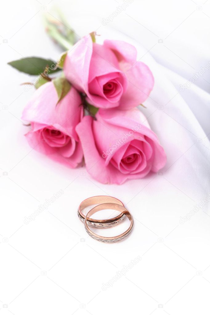 Wedding rings and pink roses — Stock Photo © Tihon6 #2128654