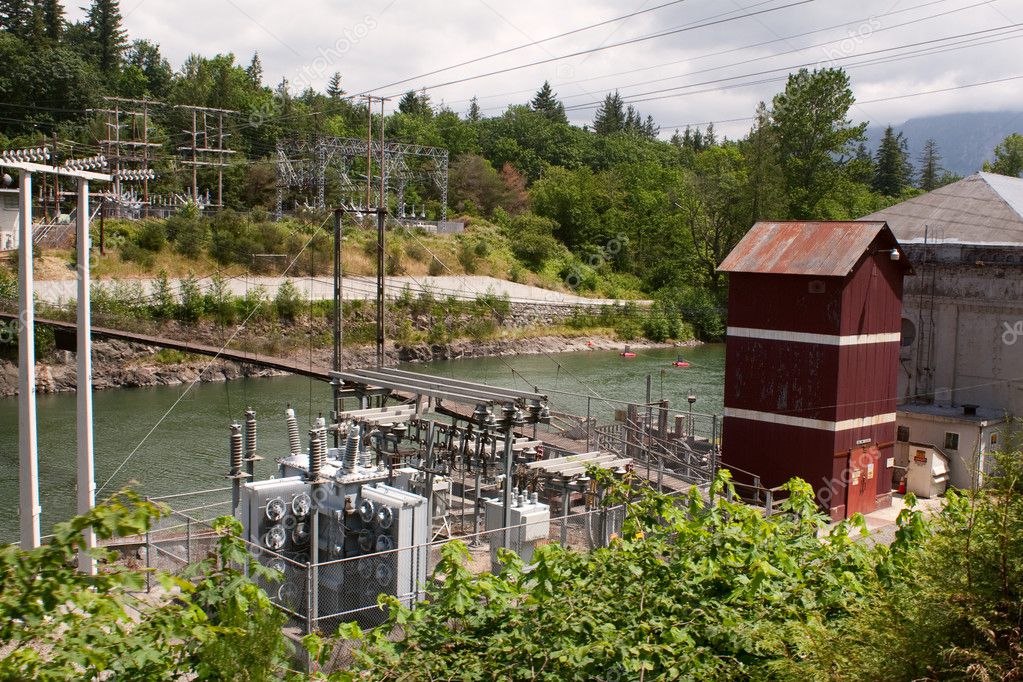 Snoqualmie Falls Hydroelectric Plant Stock Photo by ©suwanneeredhead ...