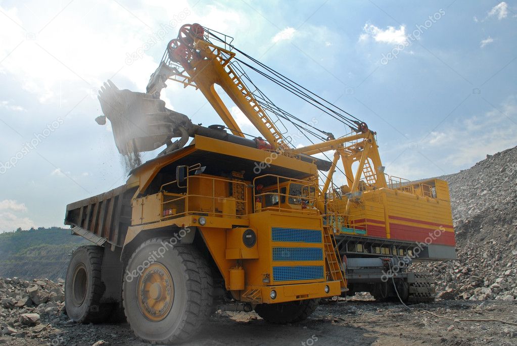 Loading of iron ore — Stock Photo © sergioz #2571361